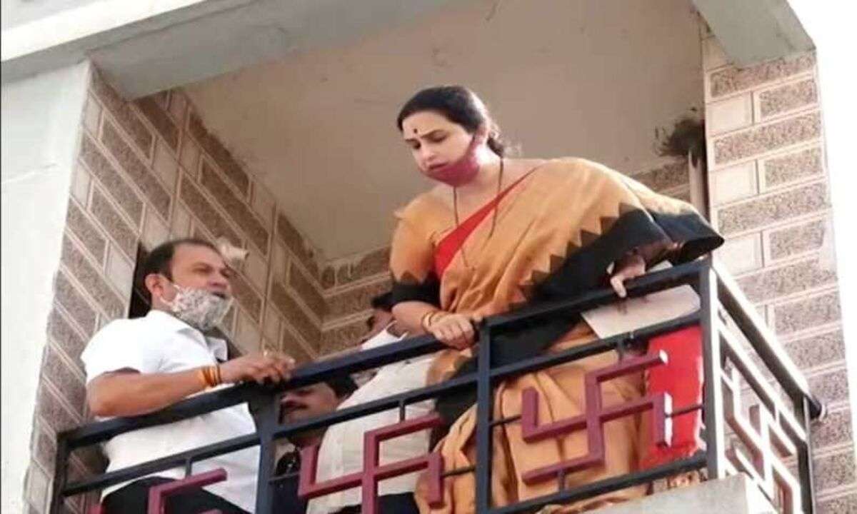 Chitra Wagh Goes On The Spot