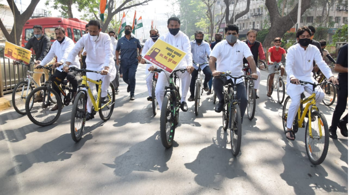 Maharashtra Congress Does A Stunt By Riding A Cycle From Mahatma Gandhi ...