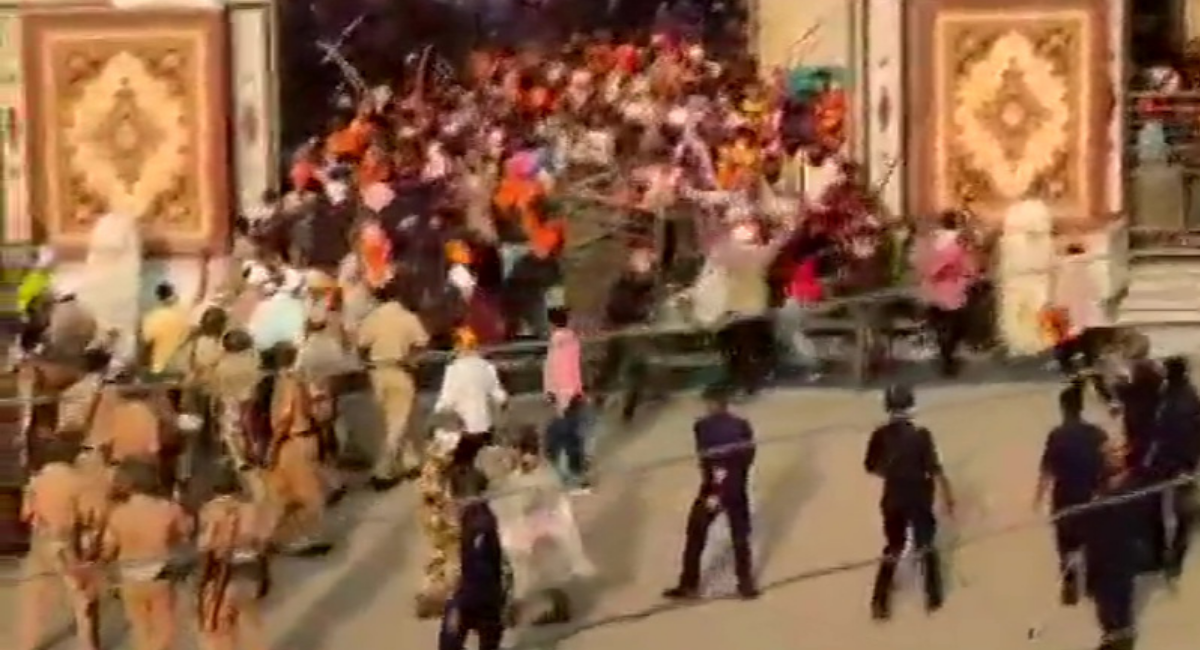 Violent Sikh Mob Attacked Police In Nanded