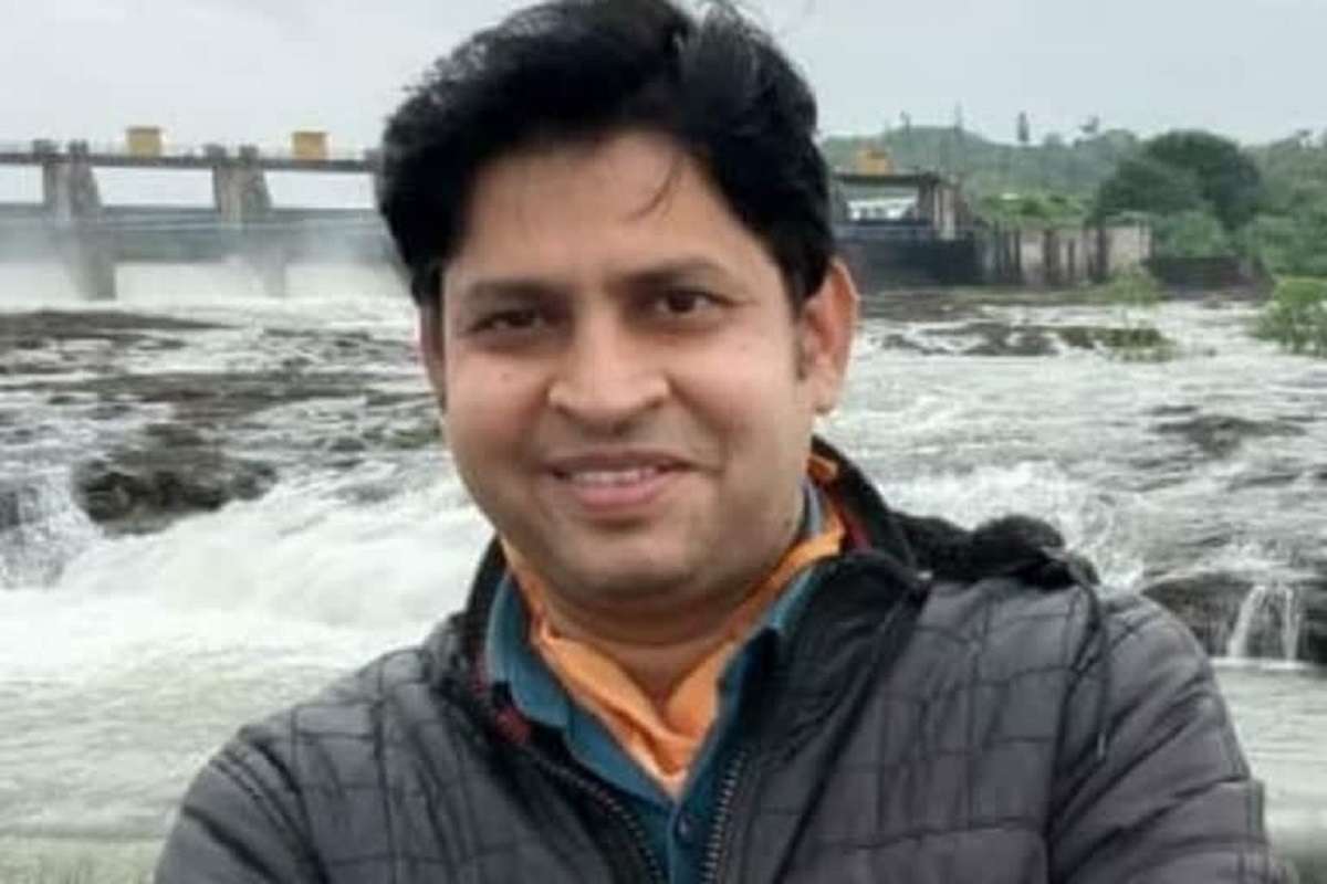 Journalist Raykar Got 5 Lac From Modi Government