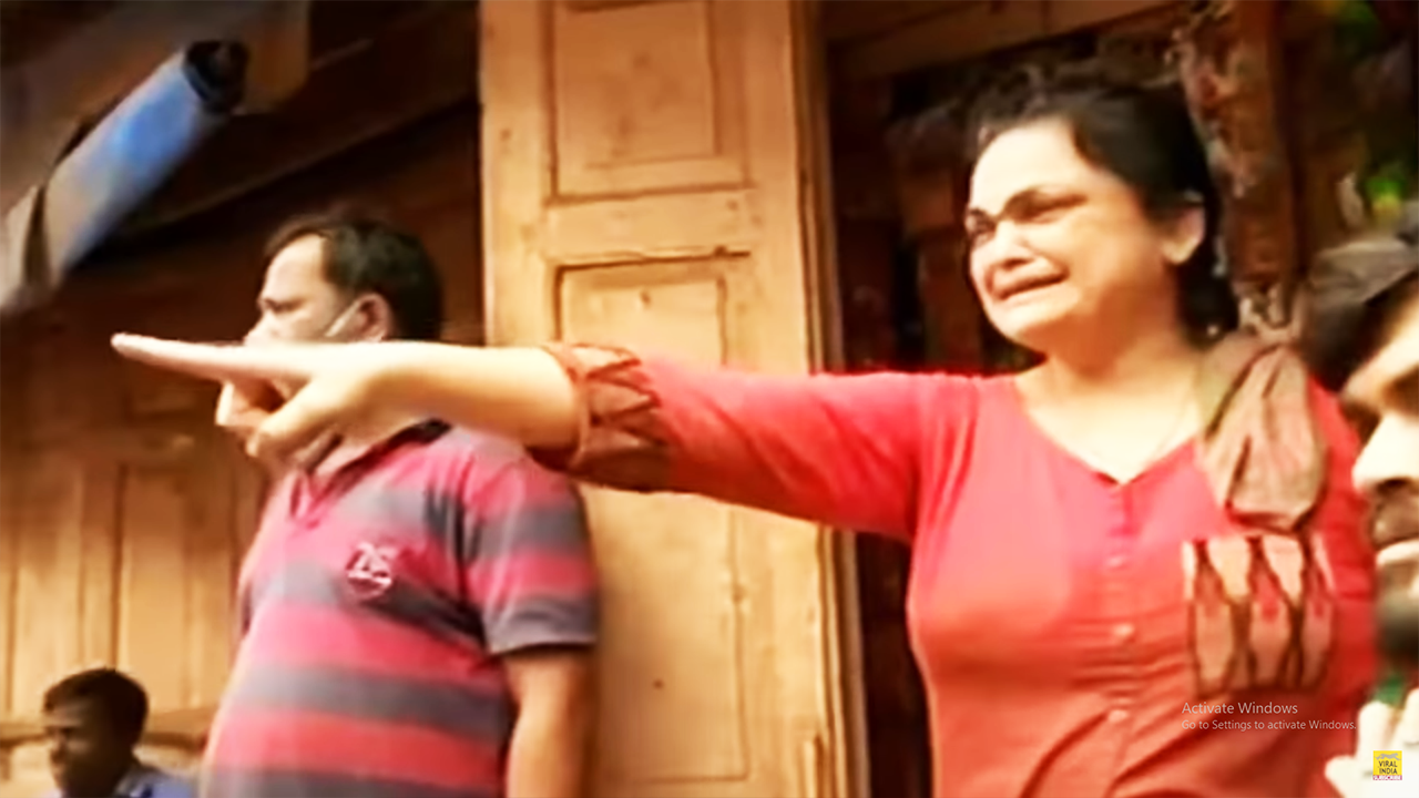 Woman Ask For Help To Cm In Chiplun