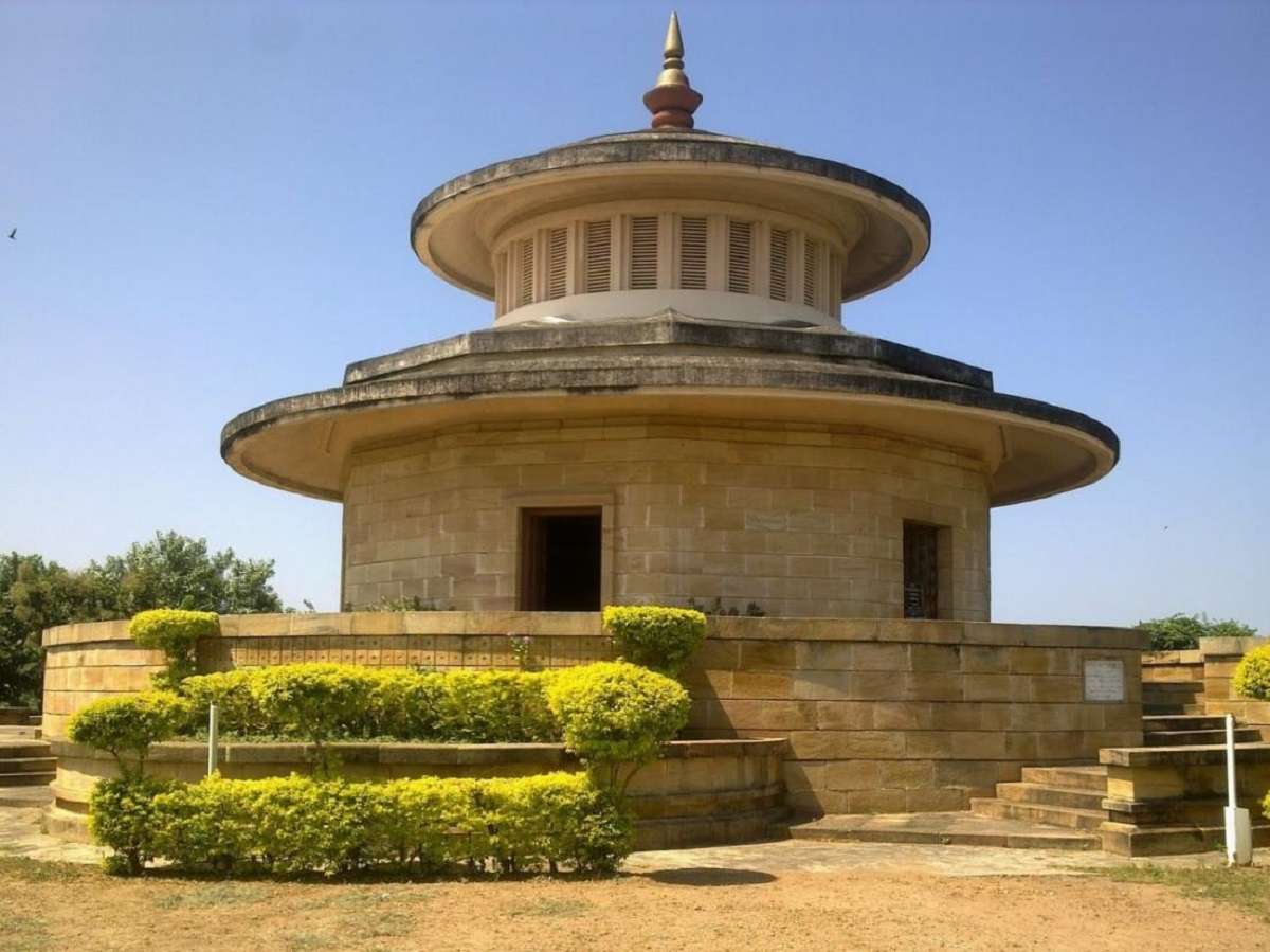 Mahakavi Kalidas Memorial In Bad Condition