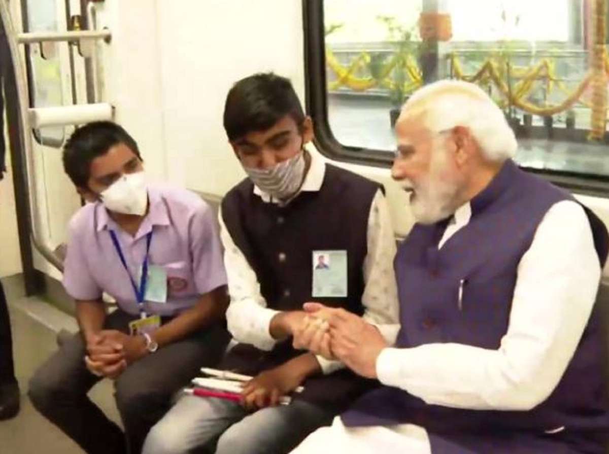 Narendra Modi Interact With Students In Pune Metro