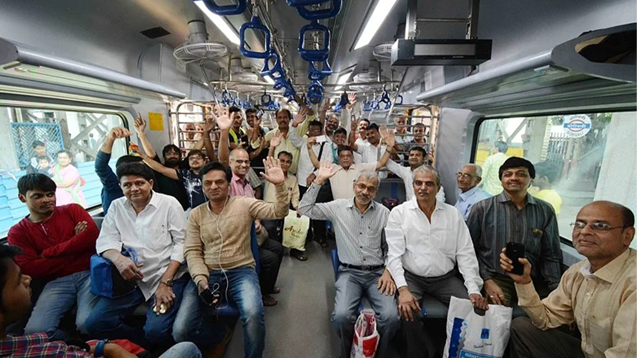 Passengers Of Ac Local Increased By Hot Weather