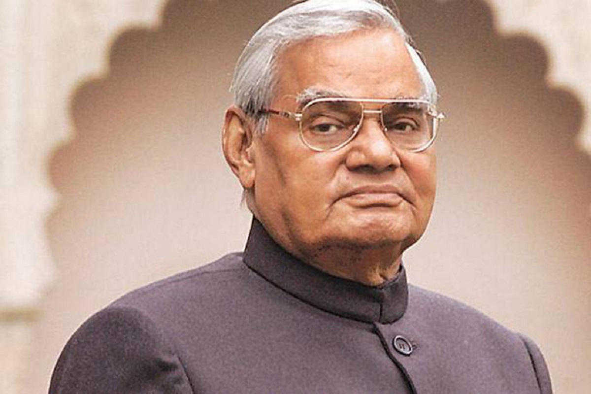 Full Length Statue Of Atal Bihari Vajpayee In Kandivali