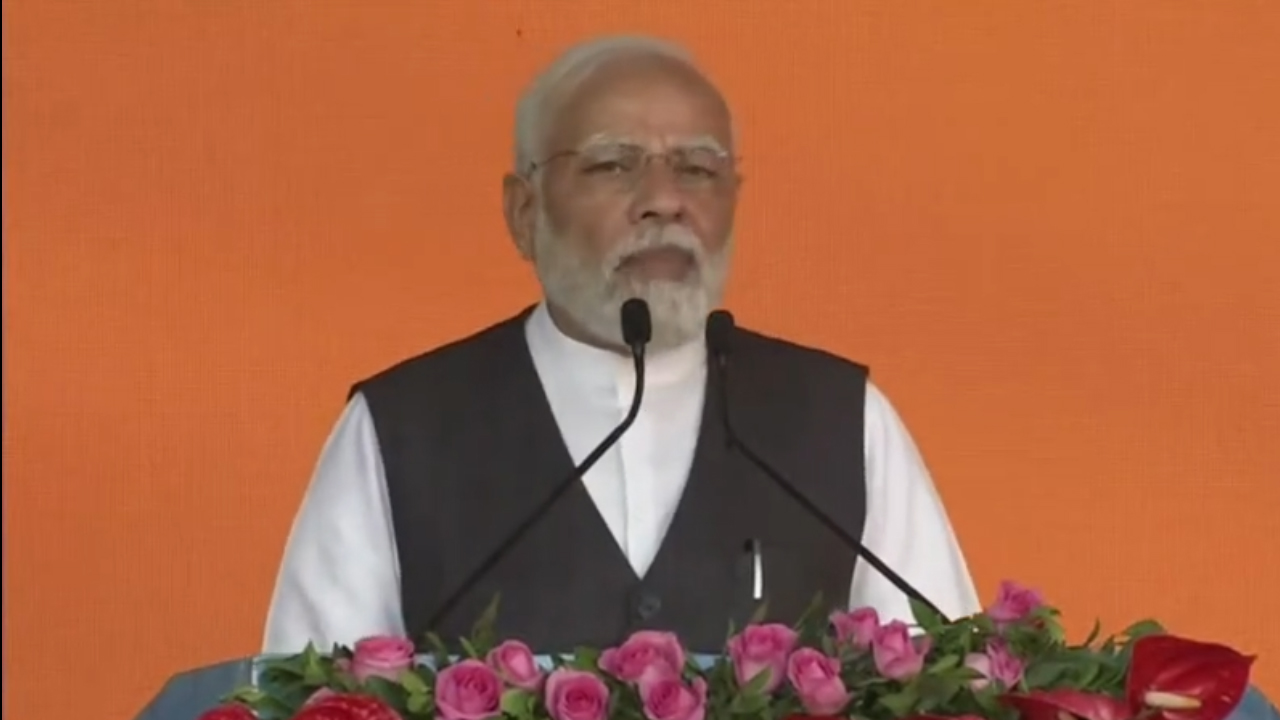 Narendra Modi Spoke To Isro Scientist