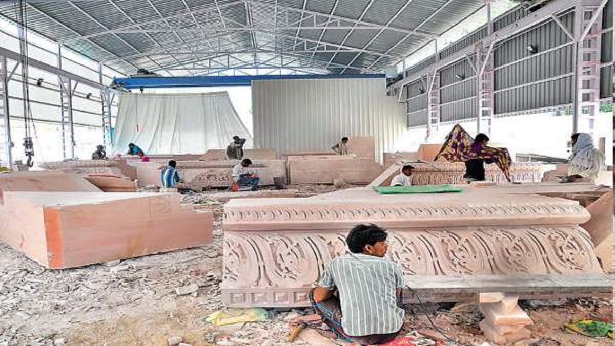 Stone Workers Carve Pillars Stones For Shree Ram Mandir In Ayodhya Are ...
