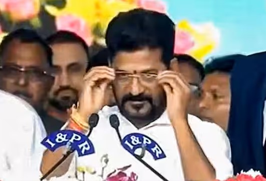 Revanth Reddy Of Congress Who Defeated Kcr Took Oath As Chief Minister