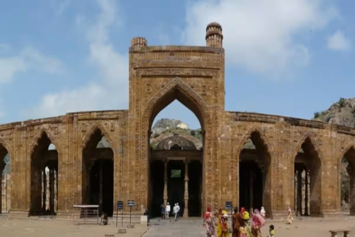 After Ayodhya Kashi Mathura Now Questions On The 800 Year Old Mosque Of ...