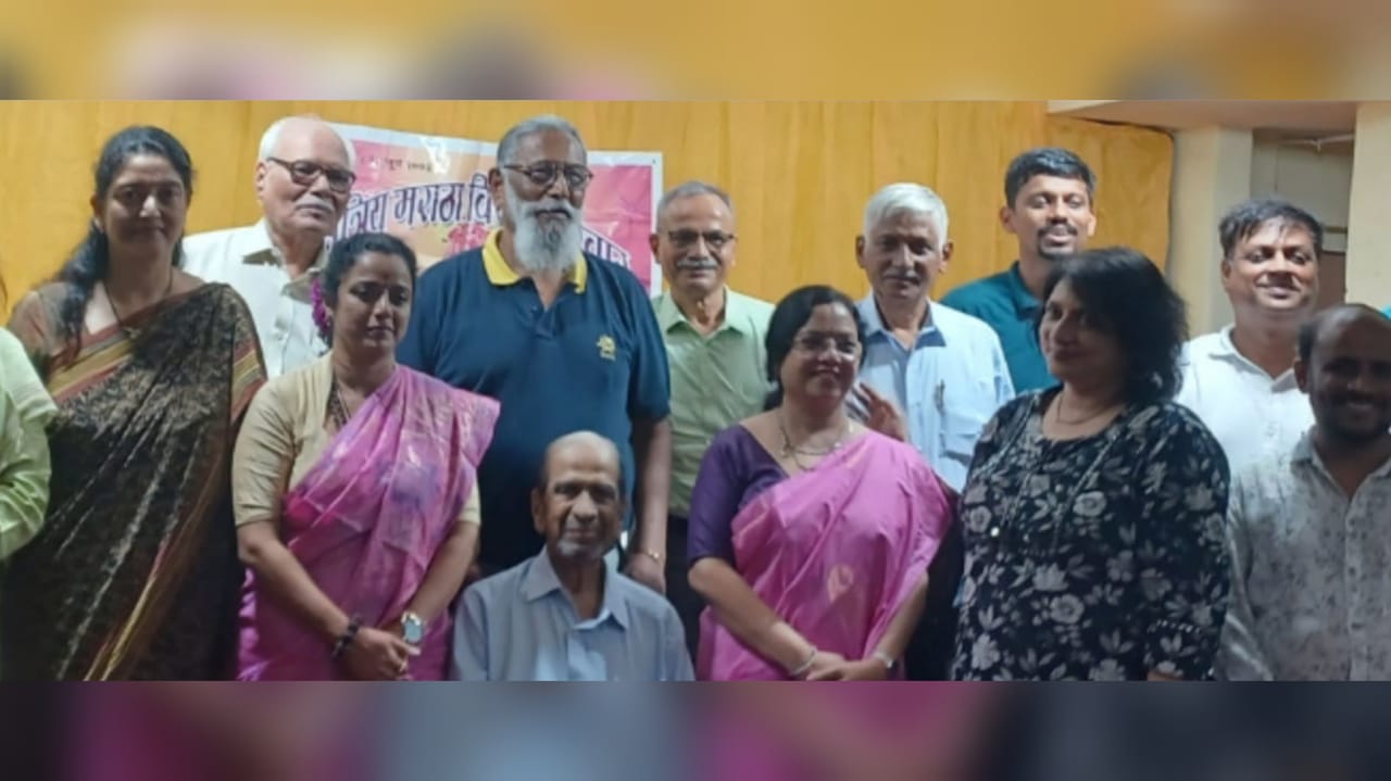 Rashmi Vichare Geeta Vichare Felicitated By Vichare Parivar