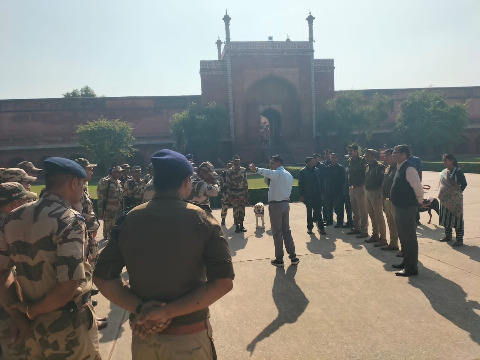Threat To Blow Up The Taj Mahal With A Bomb