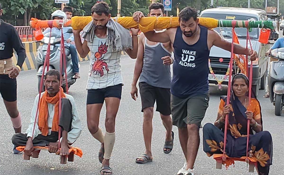 Four Brothers Of Rampur Making Their Parents Perform Pilgrimage By ...